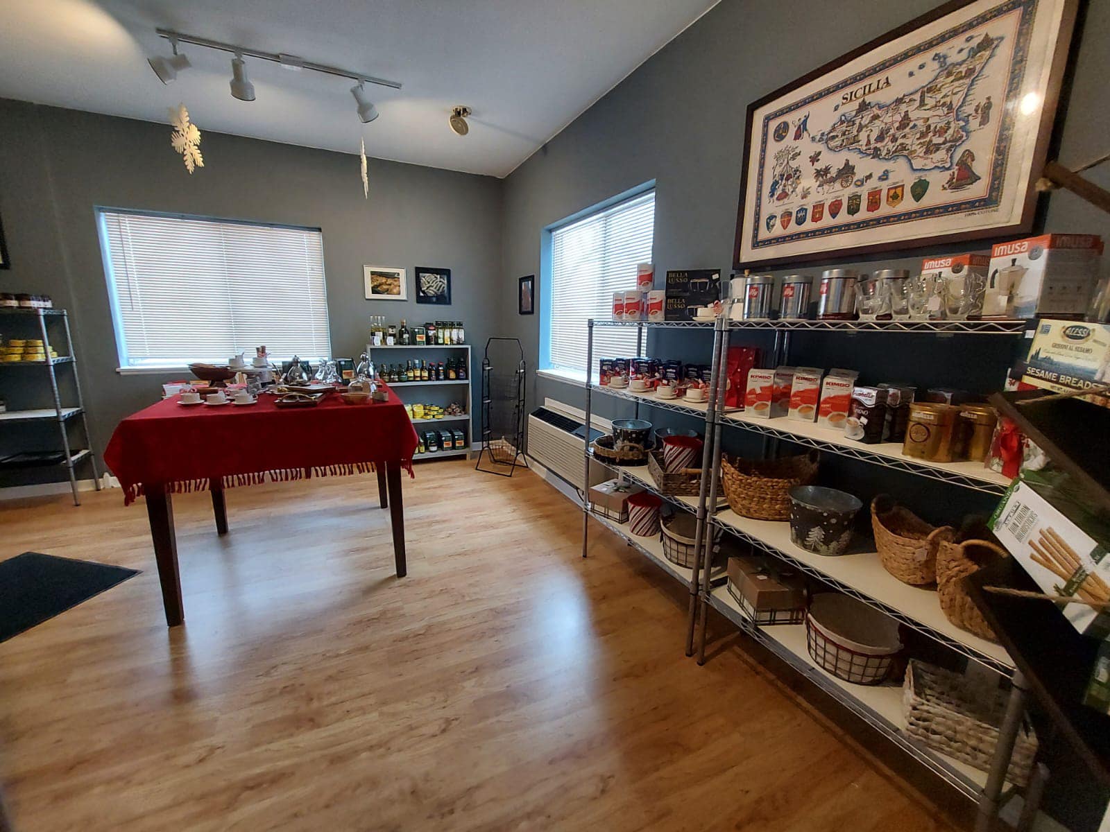 La Rocca’s Imports and Specialties – La Rocca’s Pizzeria